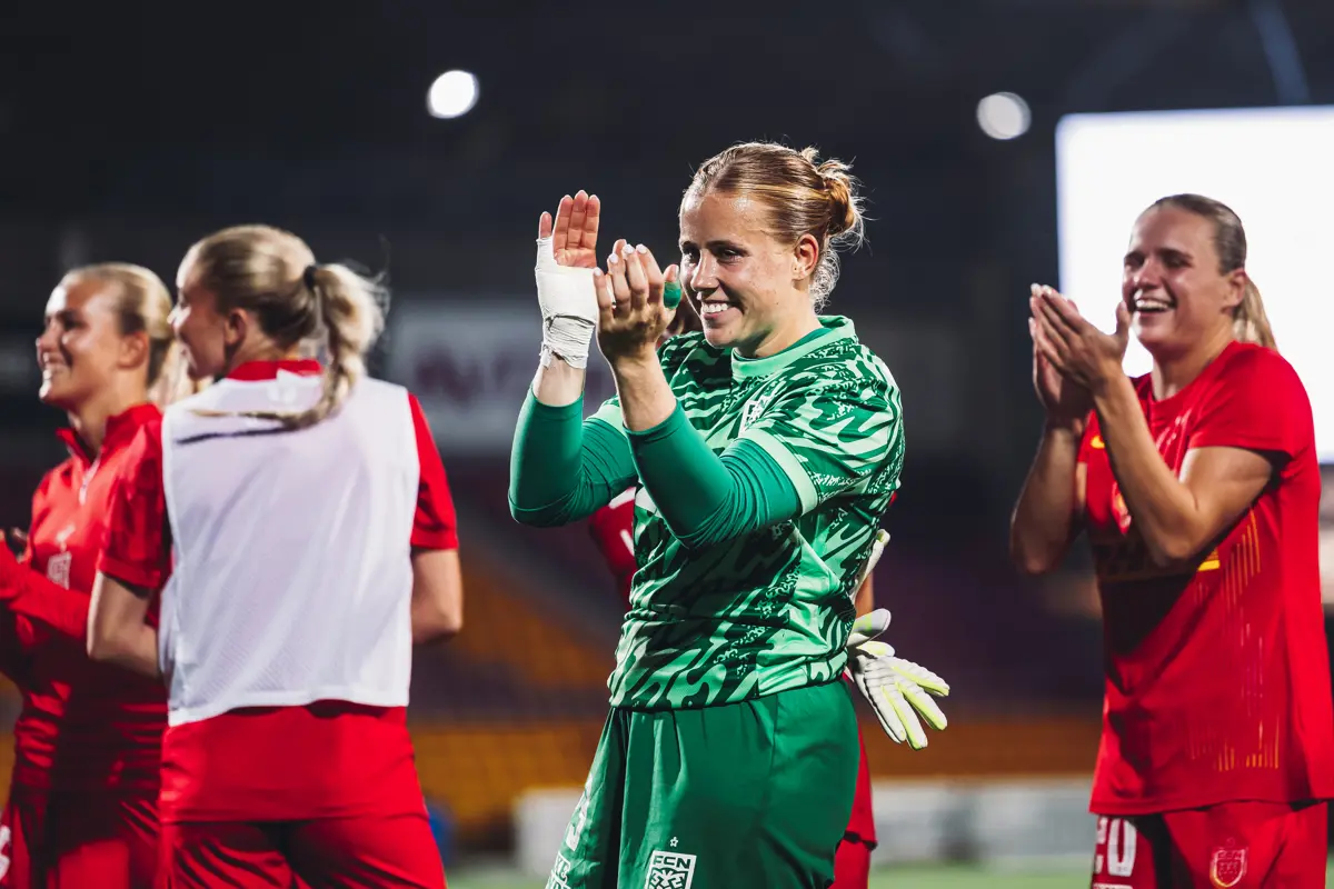Molly Race skifter til Calgary Wild FC